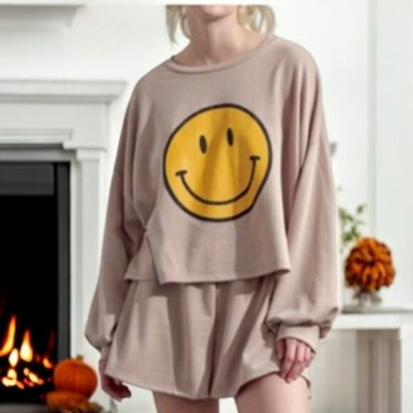 Intimates & Sleepwear | Smiley Face Lounge Pajama Set In Oatmeal | Poshmark